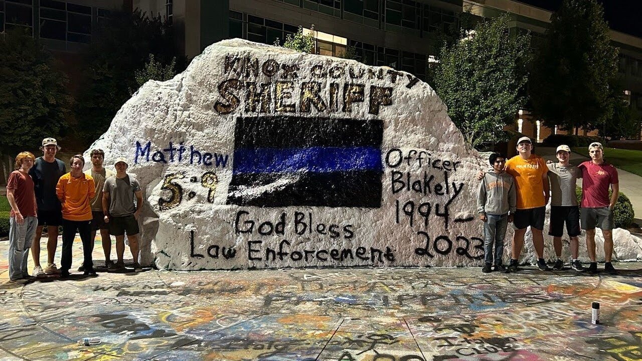 University of Tennessee students paint the Rock in honor of Deputy ...