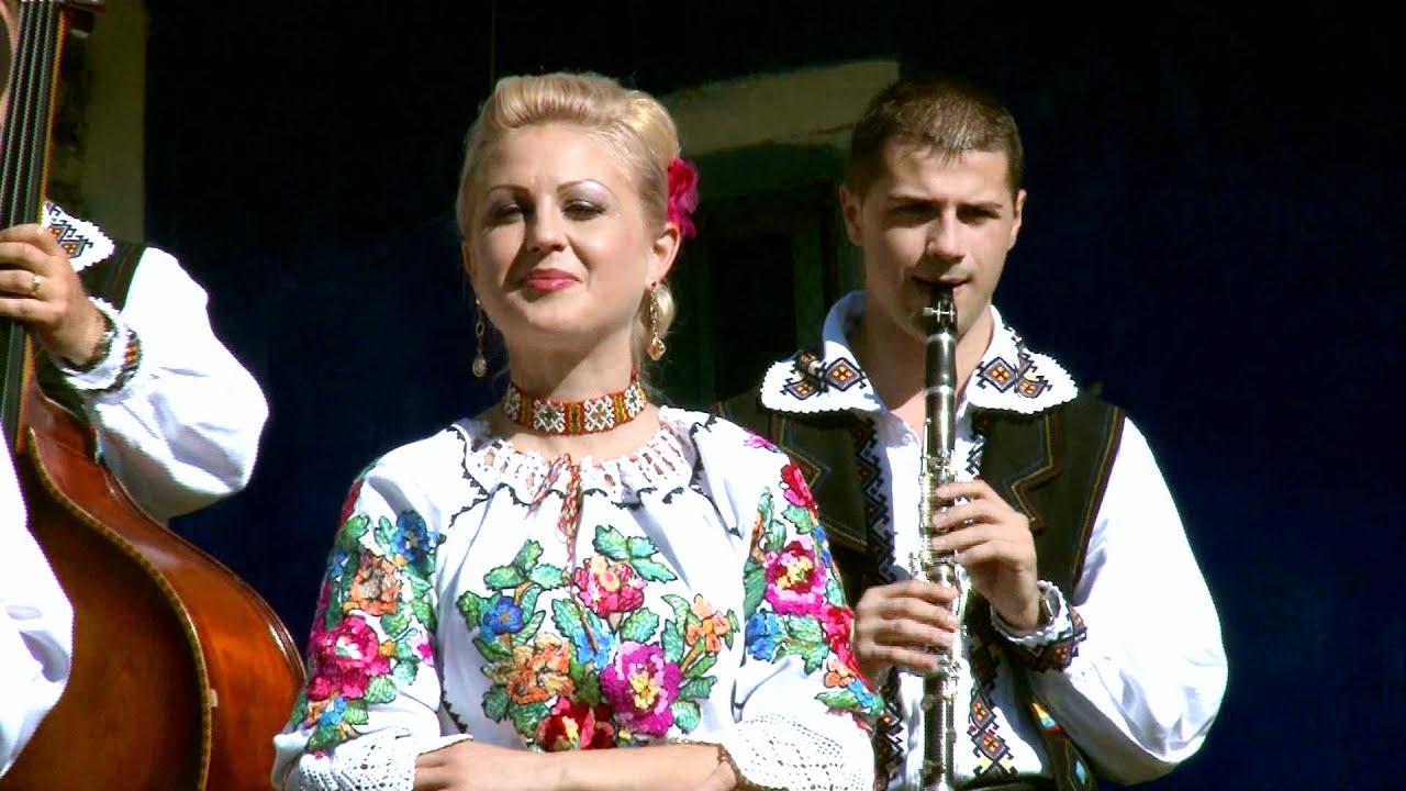 ioana pricop & dragos nistor pe un deal cu piatra mare - YouTube