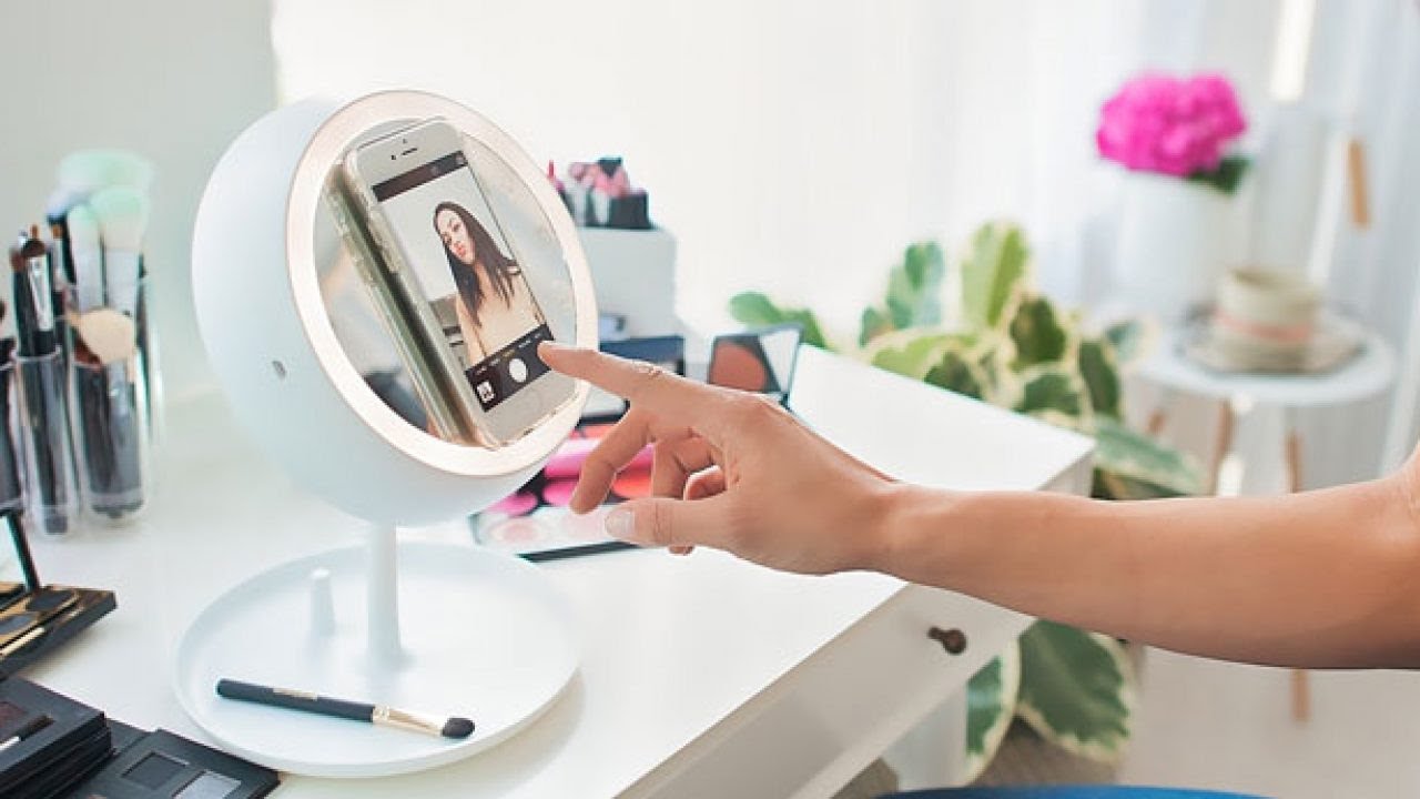 8 Amazing Futuristic Smart Mirrors | That Will Make You Feel Awesome ...