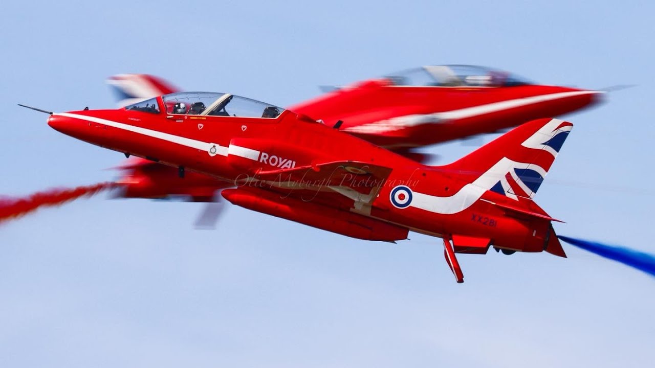 The Red Arrows - Smoke on Go!! - Dynamic display from the Royal ...