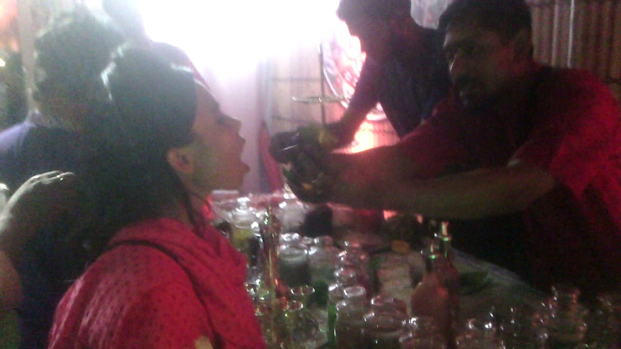 Agun pan at pohela boishakh Dhaka - YouTube