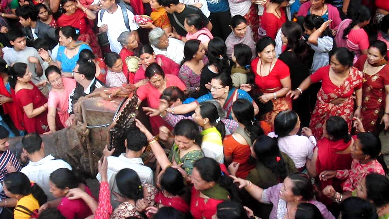 RED MACHHINDRANATH CHARIOT PULLING BY WOMEN ONLY -2 - YouTube