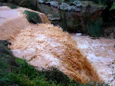 Rio Magro a su paso por Requena el 24 octubre 2008 - YouTube