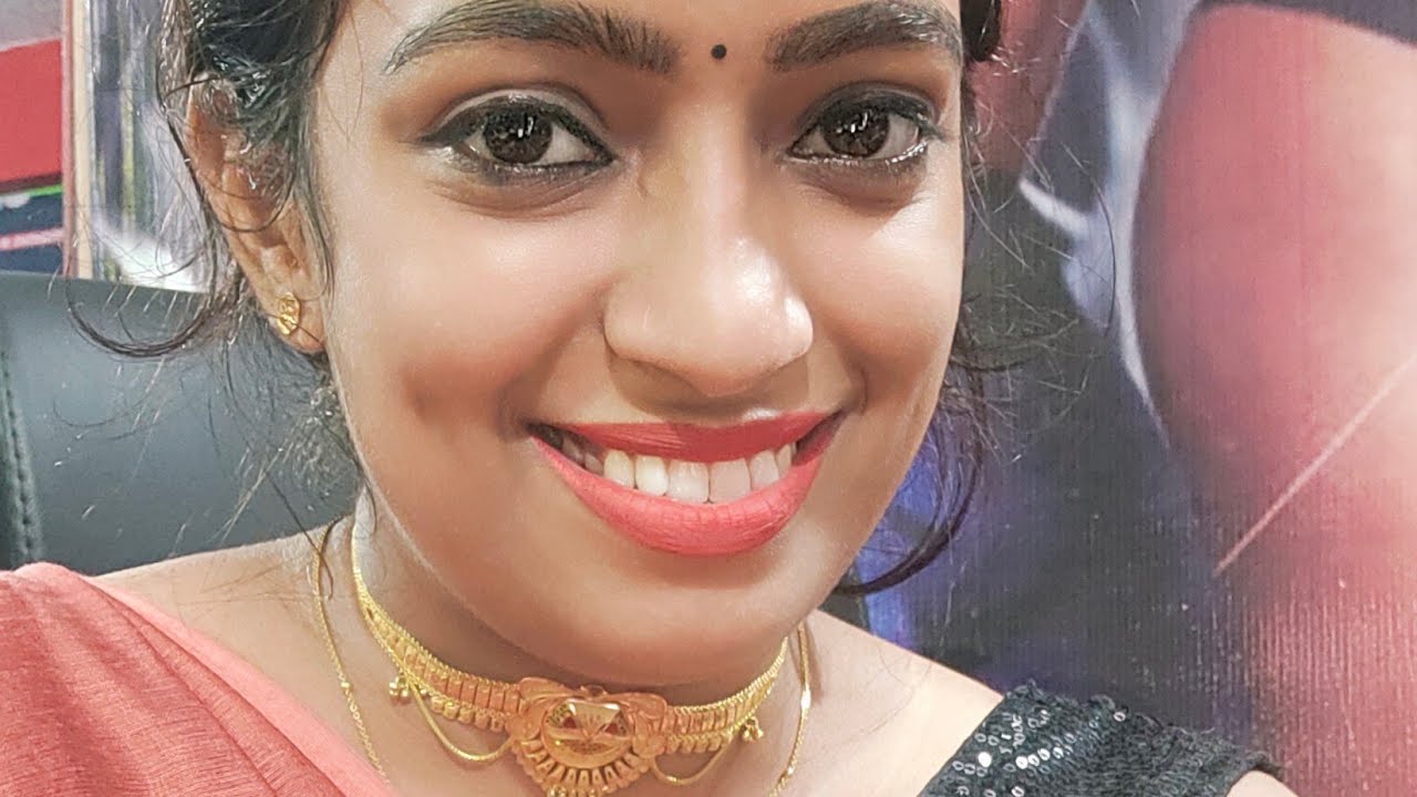 Aisha verma song vishkarma g se naksha pass kara do kothi ka - YouTube