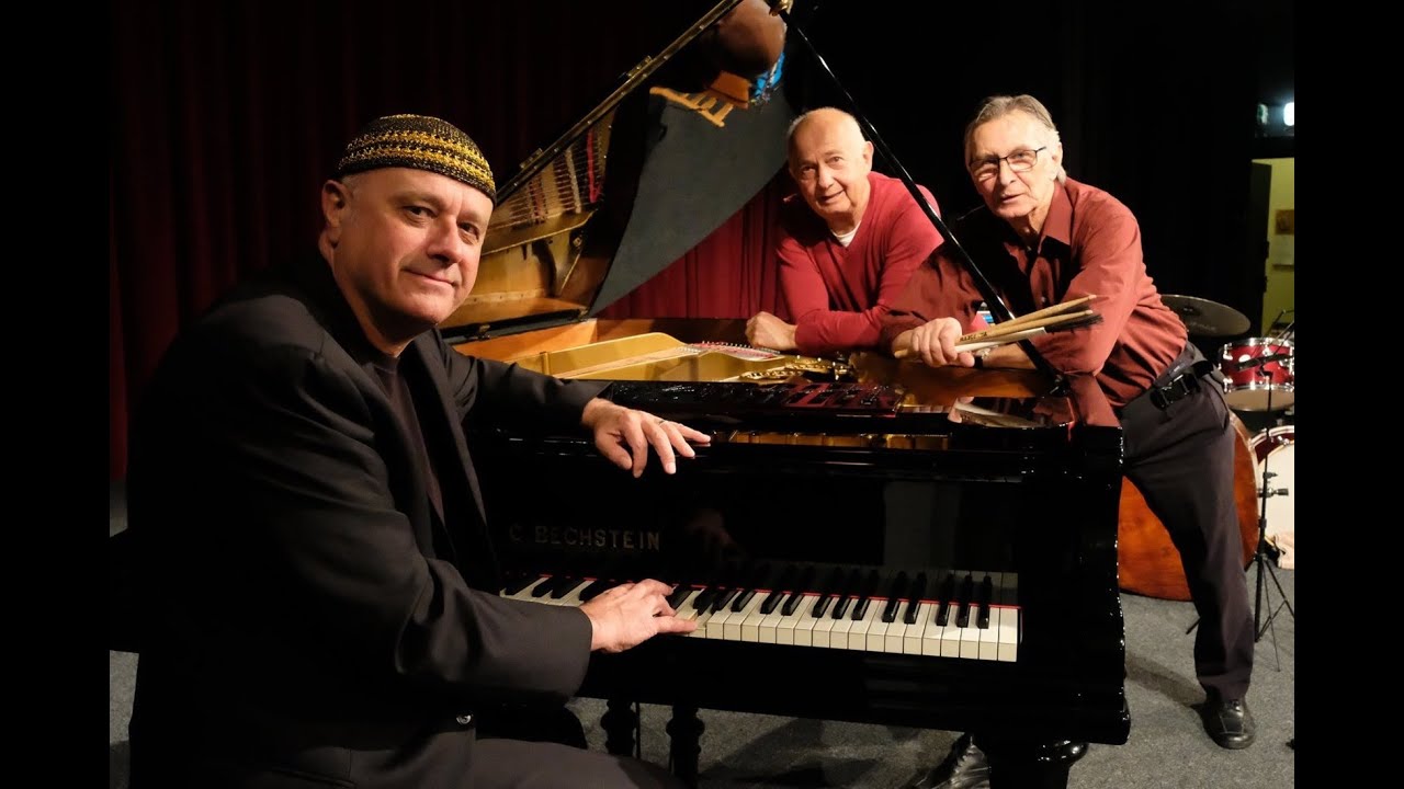 Roberto Magris with The MUH Trio - In Love In Vain (Kern) - YouTube