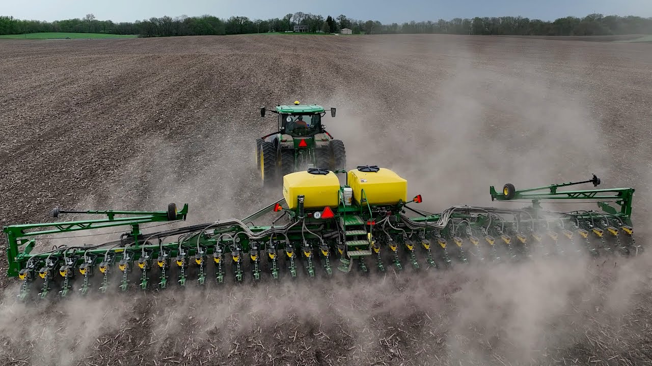 Big John Deere Planter Races Ahead Of A Downpour - YouTube