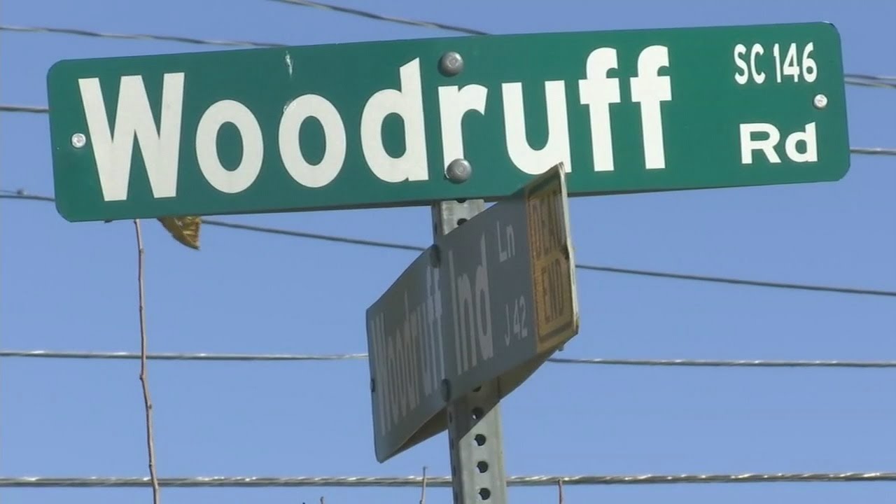 Gearing up for holiday traffic on Woodruff Road - YouTube