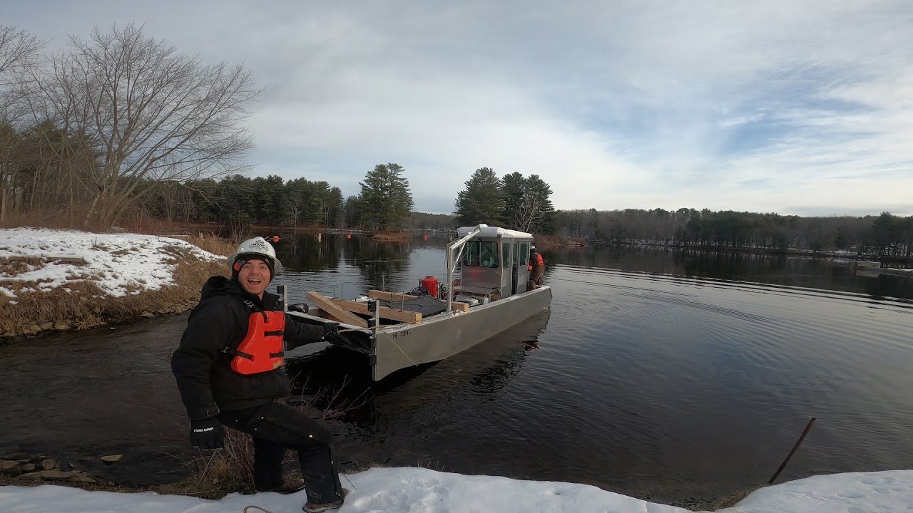 Installing trash racks on a HUGE river dam! - YouTube