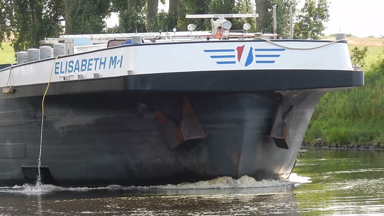 🚜 Apparently The Cameraman is Better Off Filming Ships Like 'ELISABETH ...