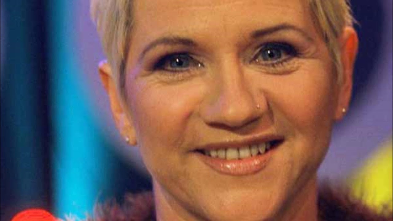 Jody Pijper & De Jody Singers - Carolientje Medley - YouTube
