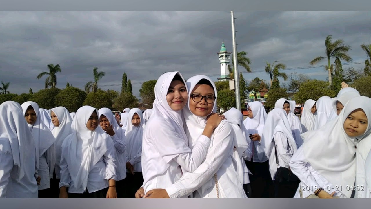 Kebersamaan Santri Putri Pondok Pesantren Pendowo Wali Songo - YouTube