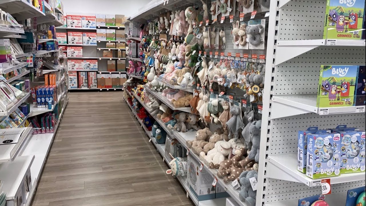 A Few Window Shopping Photos I Took (During the Day) - YouTube