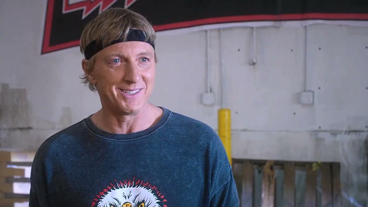 Johnny recluta a Devon para su Dojo. - YouTube