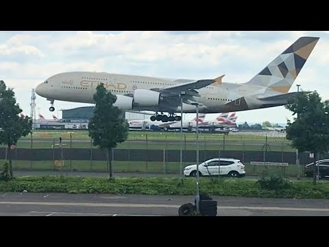 The Aviator Bar | Heathrow Arrivals | Runway 09L - YouTube