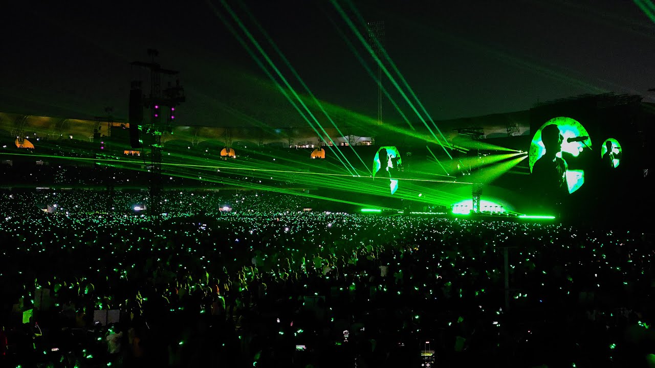 Clocks - Coldplay Live in Mumbai 2025 ( Music of the Spheres World Tour ...