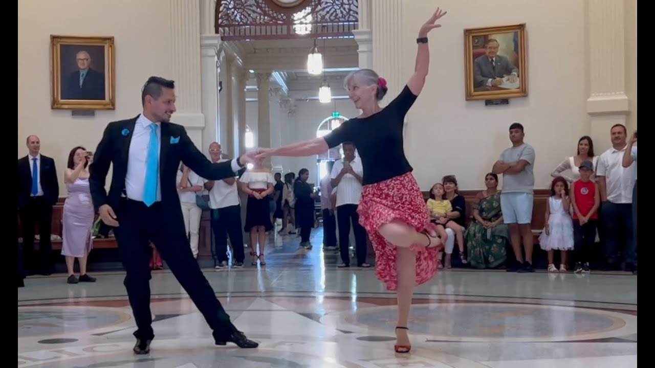 Cathy dazzles the audience with her marvelous milonga! - YouTube