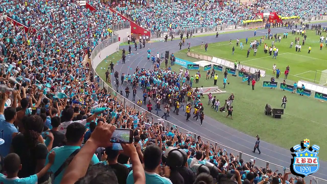 Tema del Hincha del Sporting Cristal - La Banda Del Cervecero - YouTube