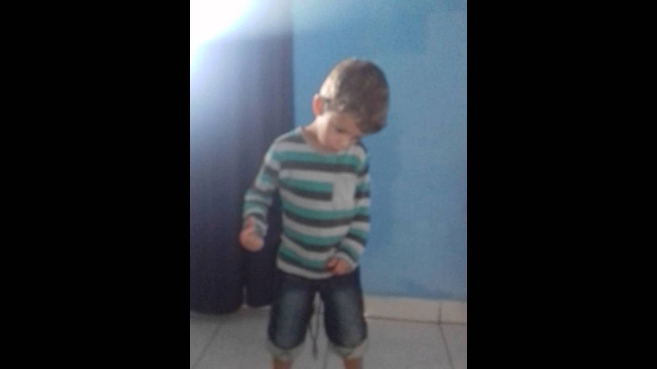 Nino dançando muito - YouTube