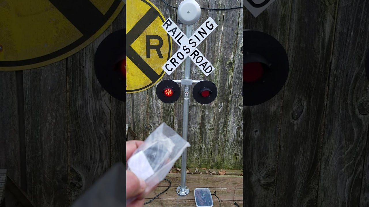 5ft LED - Wireless RxR Crossing - YouTube