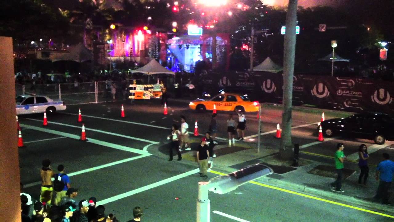 Ultra festival people jumping gate - YouTube