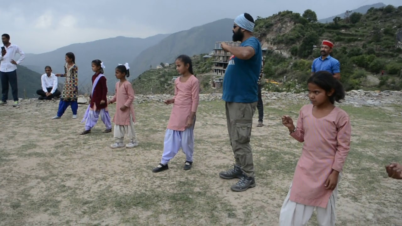 NEEDLE & THREAD RACE AT VILLAGE SCHOOL HIMACHAL - YouTube