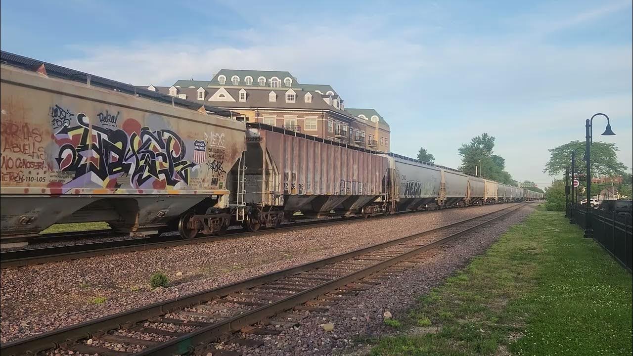 UP 8643 Leads GSPGEV At Palatine Illinois - YouTube