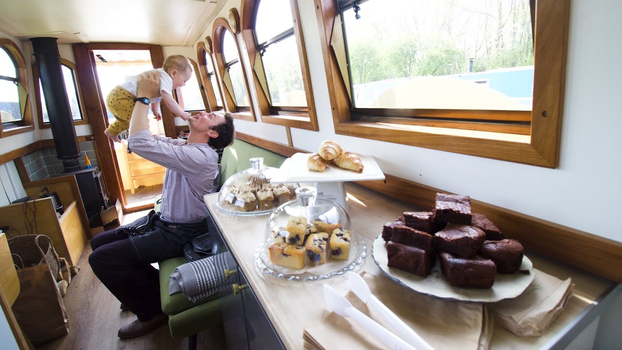 Life on a cafe boat: A narrowboat vlog - YouTube