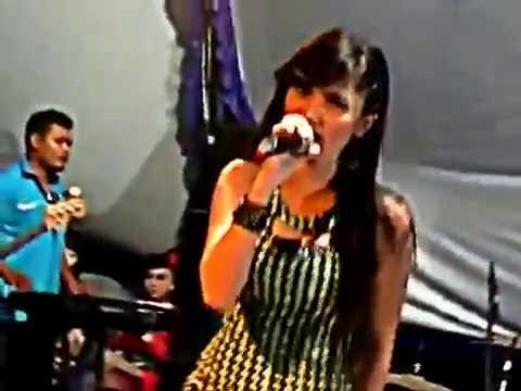 Dangdut Saweran Lia Montok Berdesah