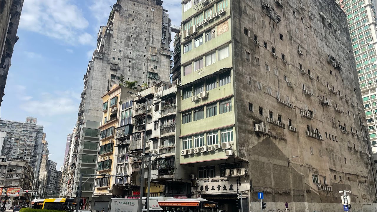 let's go around here at the Red Market Macau - YouTube