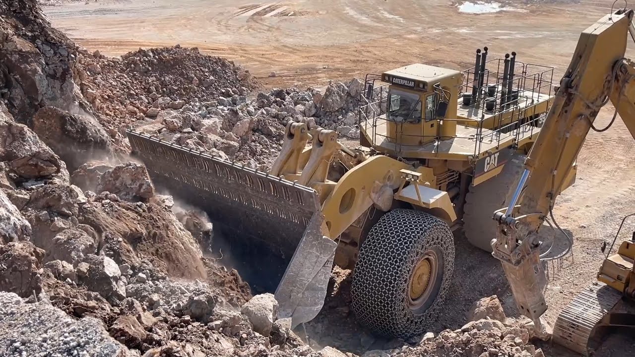 Caterpillar 994 Wheel Loader Loading Caterpillar 777F Dumpers - Samaras ...