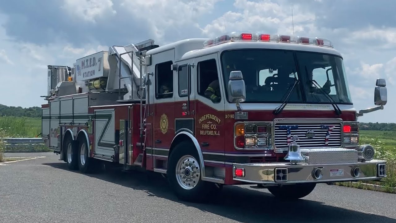 MTFD Engine 131 (31-3-76) and Tower Ladder 170 (31-7-90) Responding ...