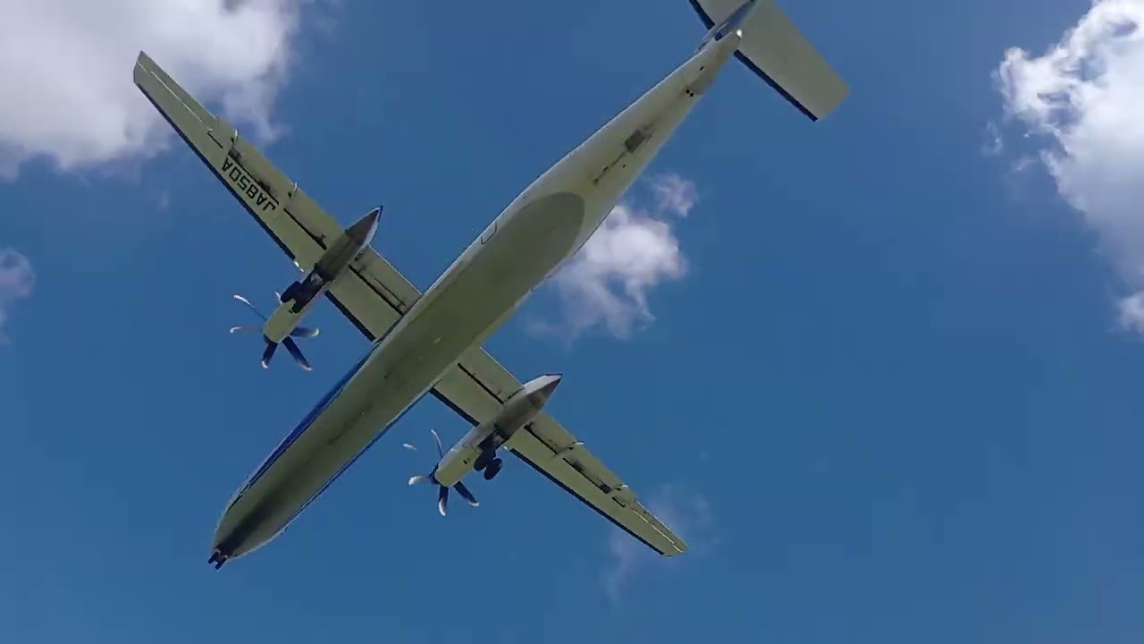 ANA DHC-8 Q400千里川河川敷 - YouTube