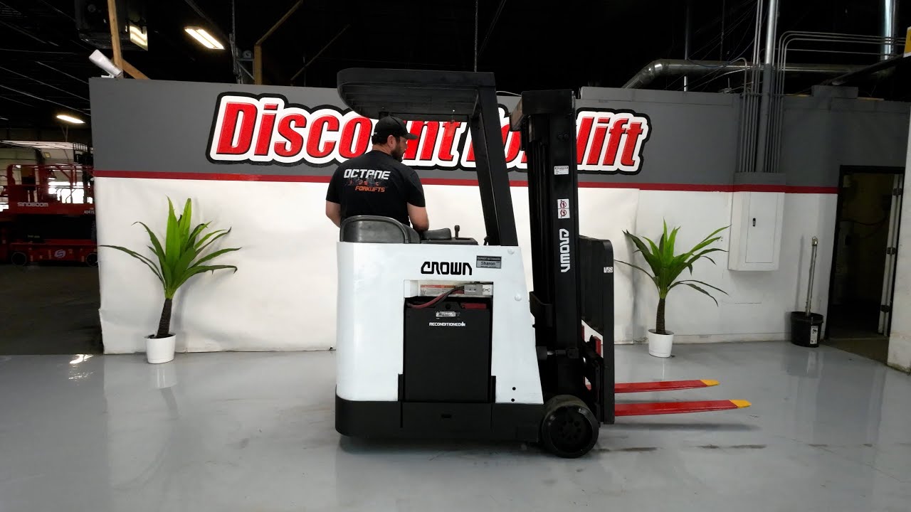 CROWN RC3020-40 4,000 lb Electric #8982 - Docker for Sale - YouTube