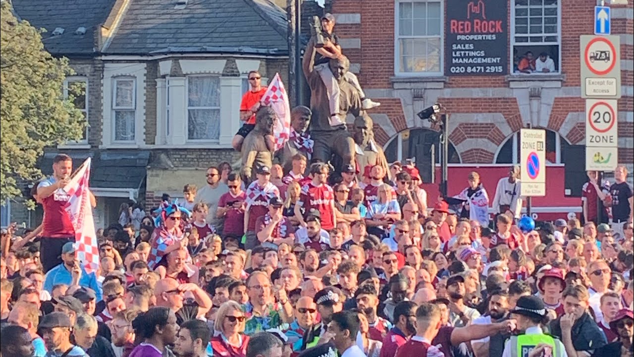 West Ham United Victory Parade June 2023 (Upton Park. Green Street ...