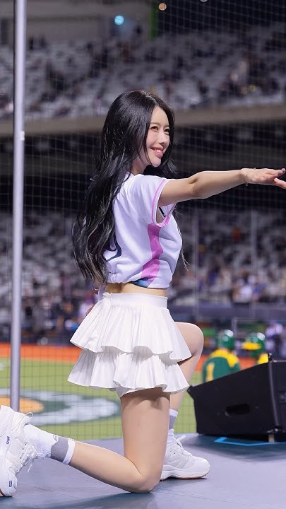 WBCQ 雅英久違的疾風街道 上 #wbcq #leeadol #李雅英 #이아영 #이아돌 #fubonangels #電豹女 - YouTube