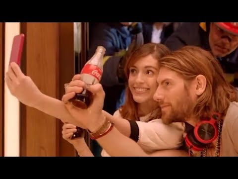 Coca Cola Asansör Reklamları / Farklı Ülke Versiyonları 4