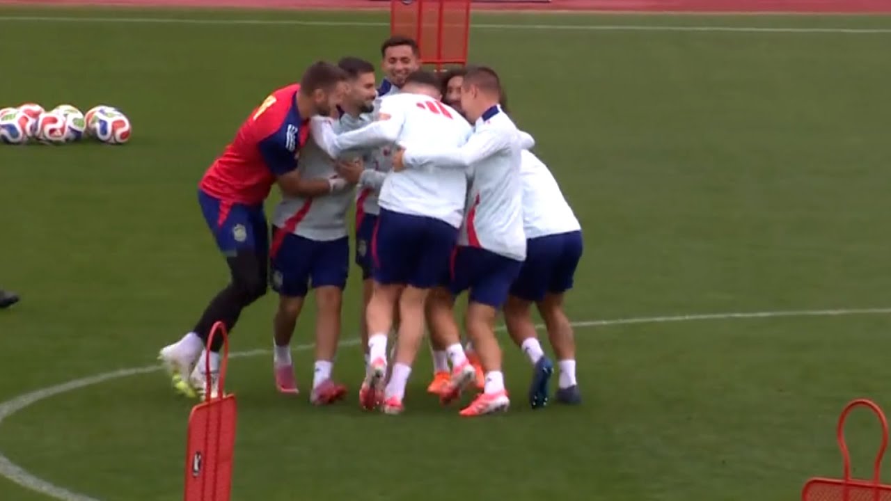 Spain 'hug it out' in unusual training routine - ahead of W.C ...
