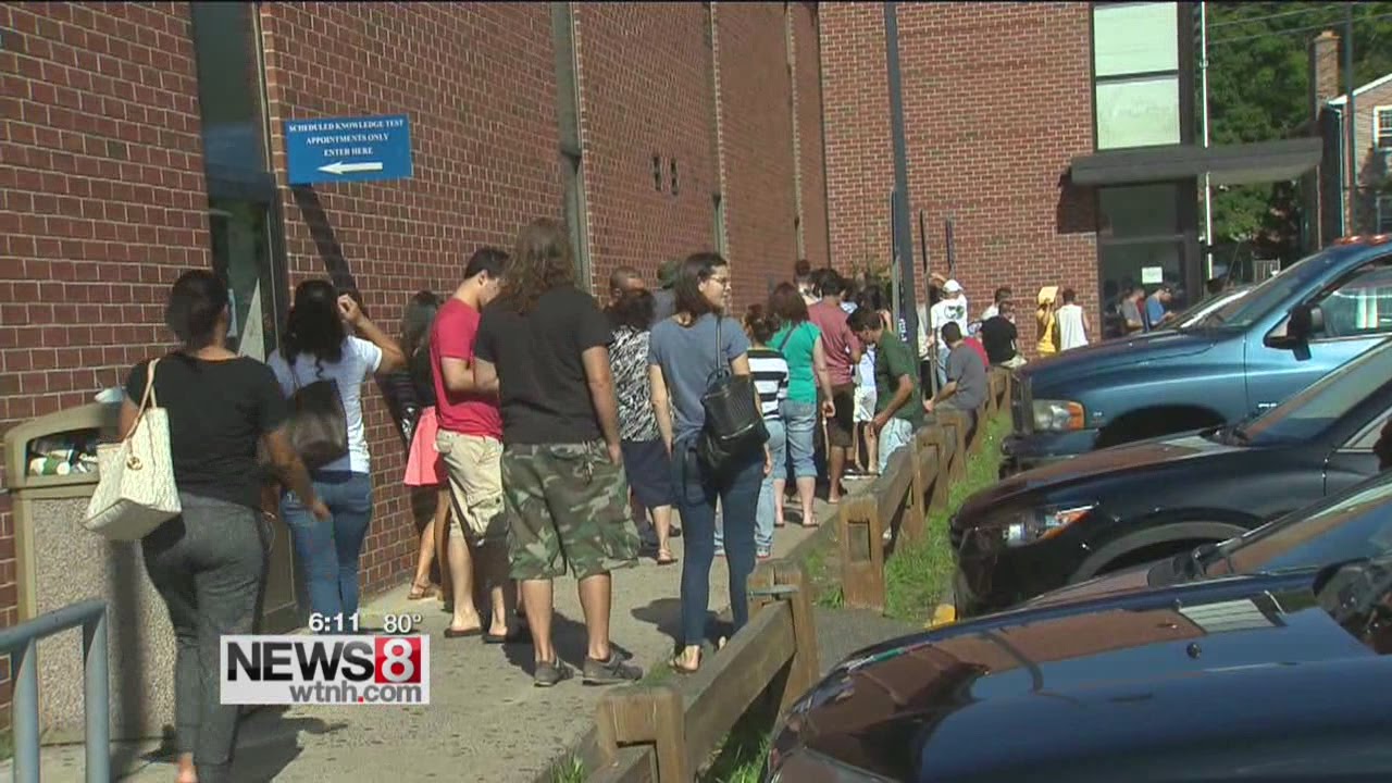 Long lines continue at the DMV on Saturday - YouTube