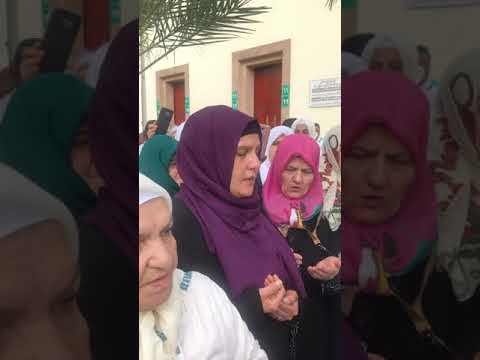 Nihat Hatipoğlu Beyazlar İçinde Umrede.