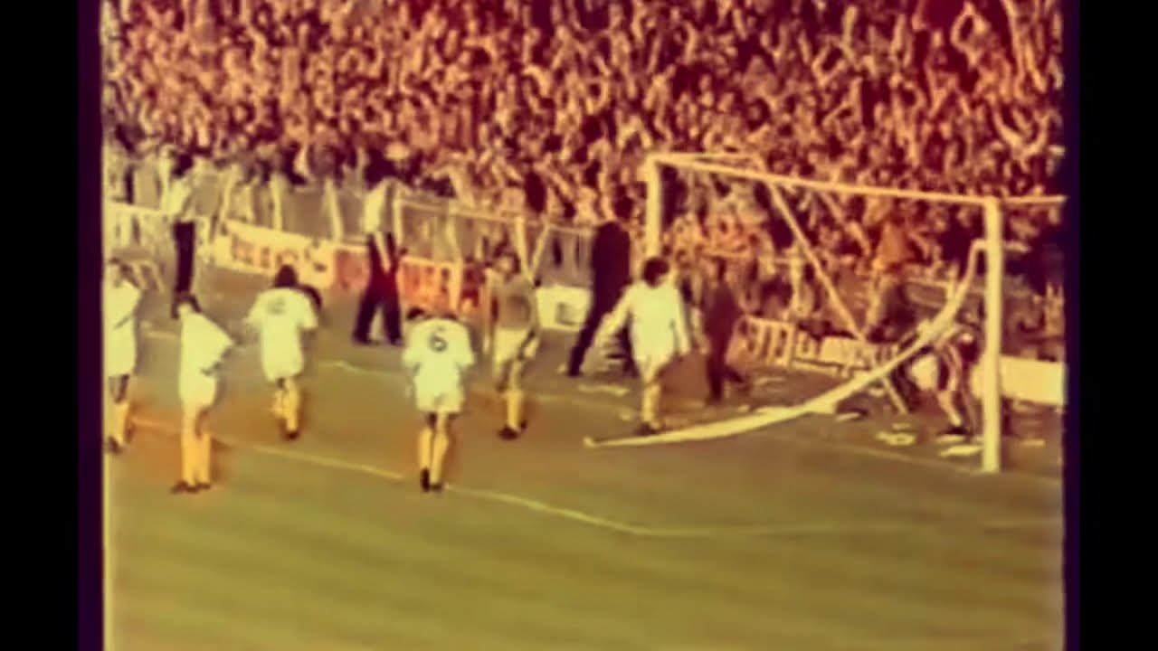 1971-72 Sheffield Utd 2 Spurs 2 Peters and Gilzean - YouTube