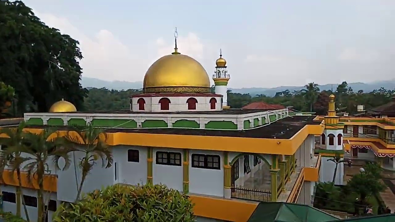 Zaroh Ke Ponpes Suryalaya - YouTube