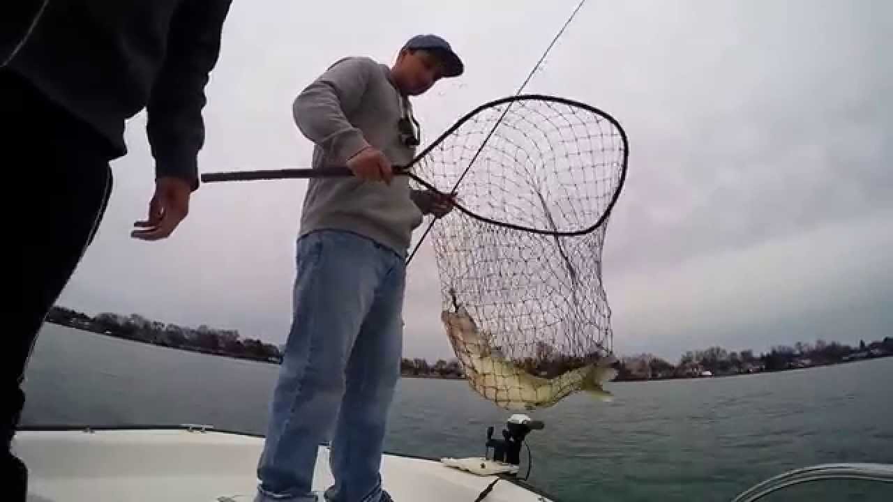 Detroit River Walleye Fishing - YouTube