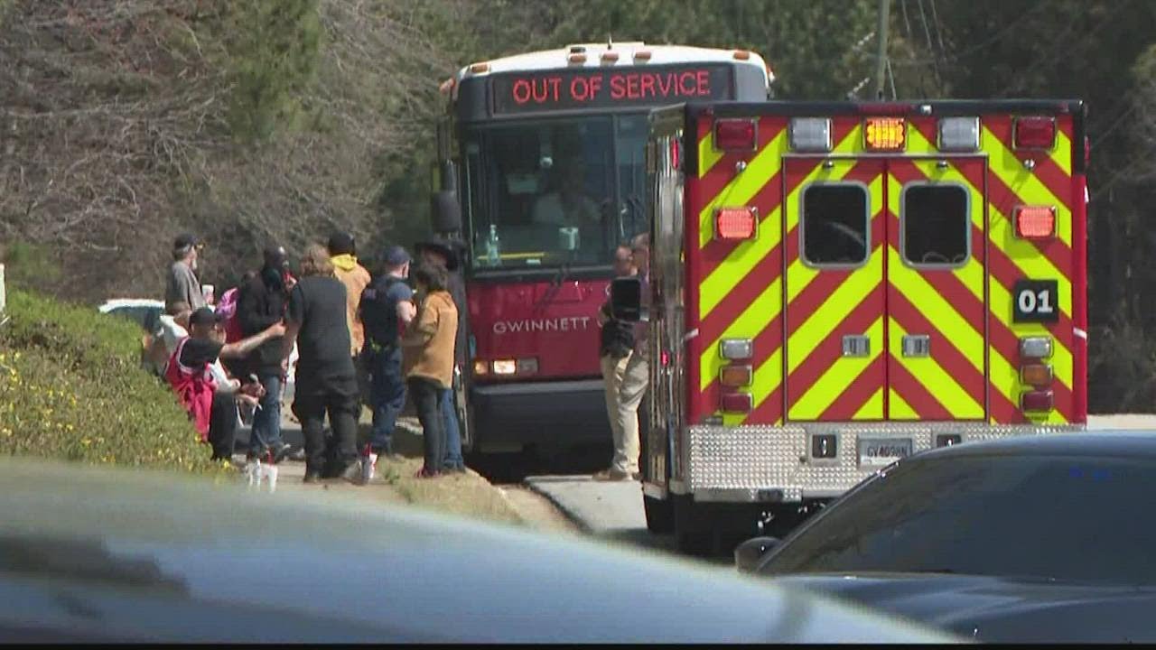 Greyhound bus SWAT standoff on I-85 in Gwinnett | Lanes open Wednesday ...