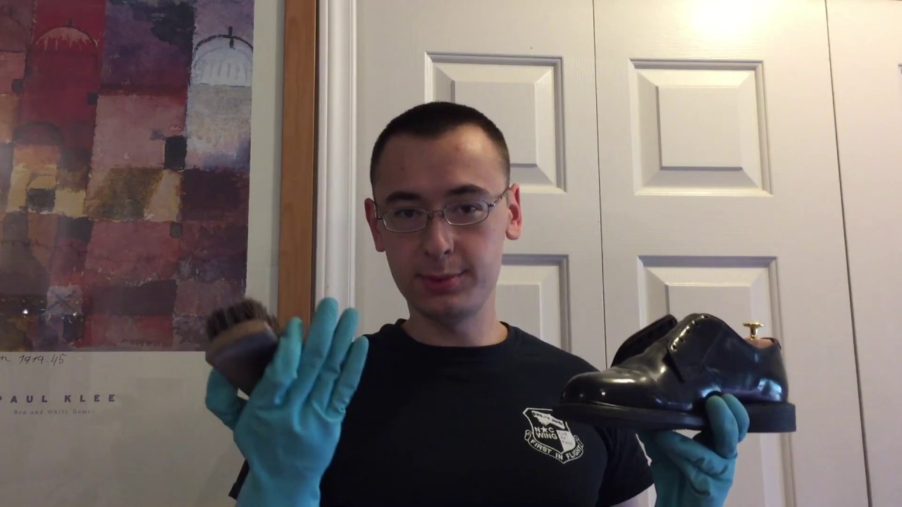 How to Spit Shine your Shoes (Super Shiny) - YouTube