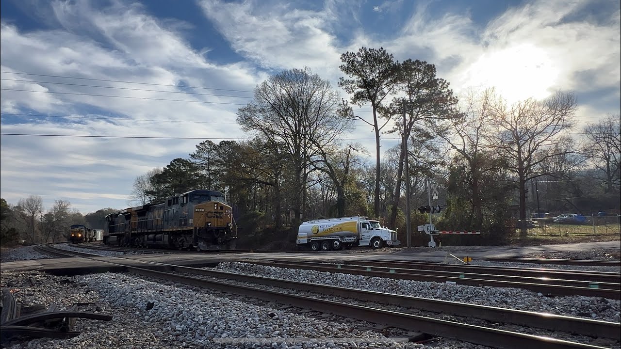 CSX 242 & CSX 7801 gets fuel as CSX 427, CSX 286 & CSX 32 comes up on ...