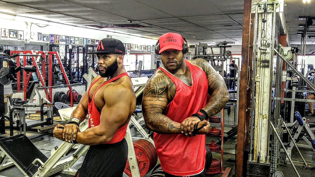 MAX BENCH PRESS REPS CHALLENGE!! | OLD SCHOOL GYM - YouTube