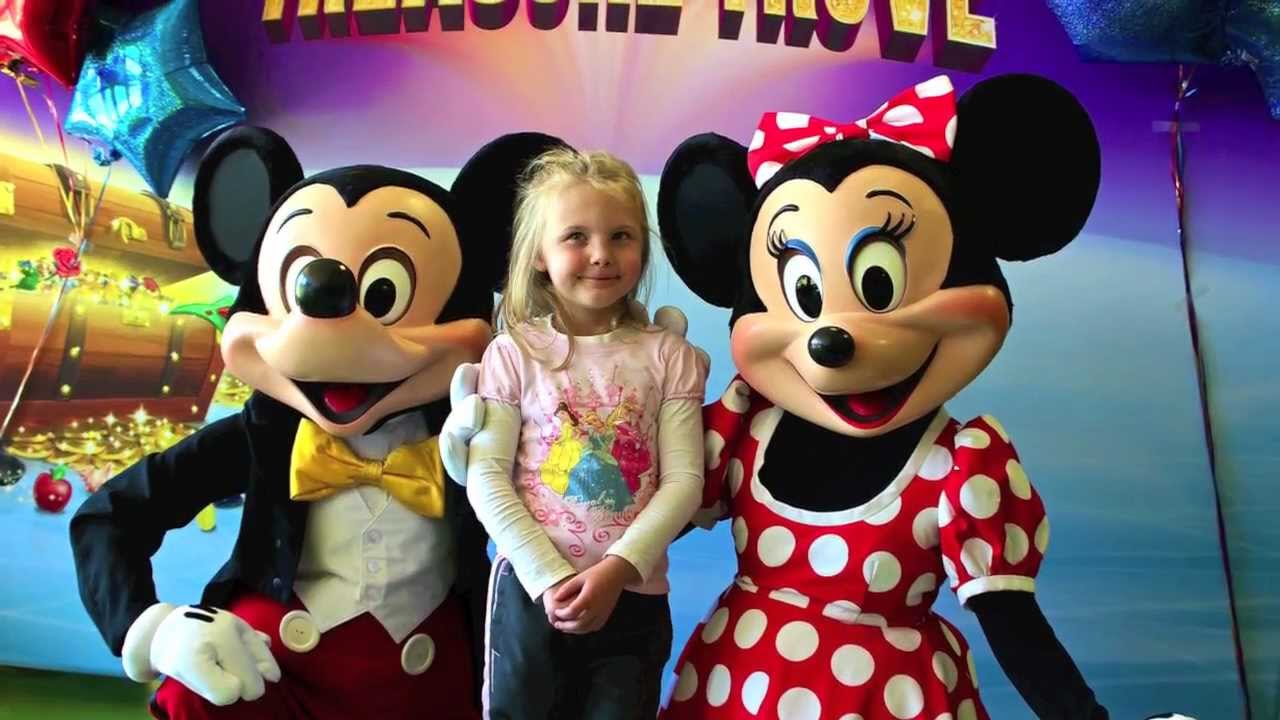 Disney on Ice | Mickey and Minnie Mouse Vist Batson Children's Hospital ...