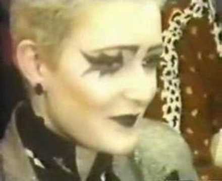 PUNK 3 - Siouxsie and the Bromley Contingent - YouTube