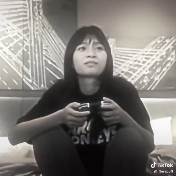 flora mode apa ini gess #jkt48 #jkt48terbaru - YouTube