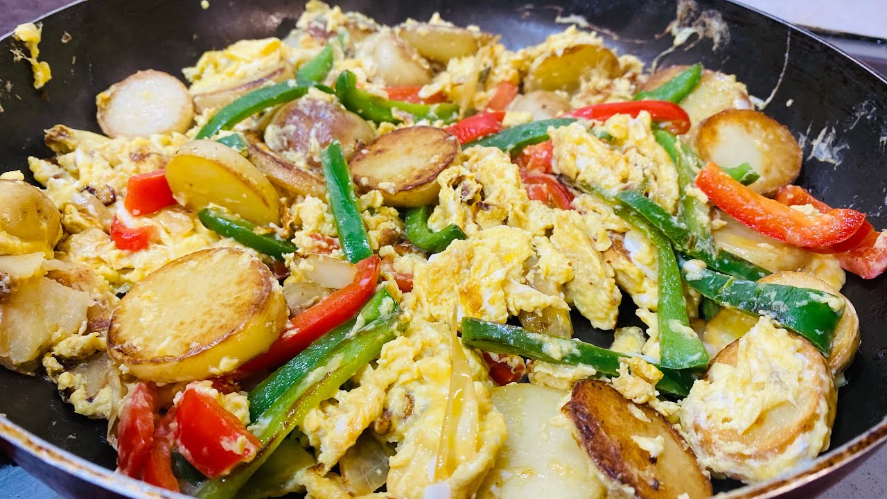 Desayuno fácil y rico: Huevo con papas - YouTube